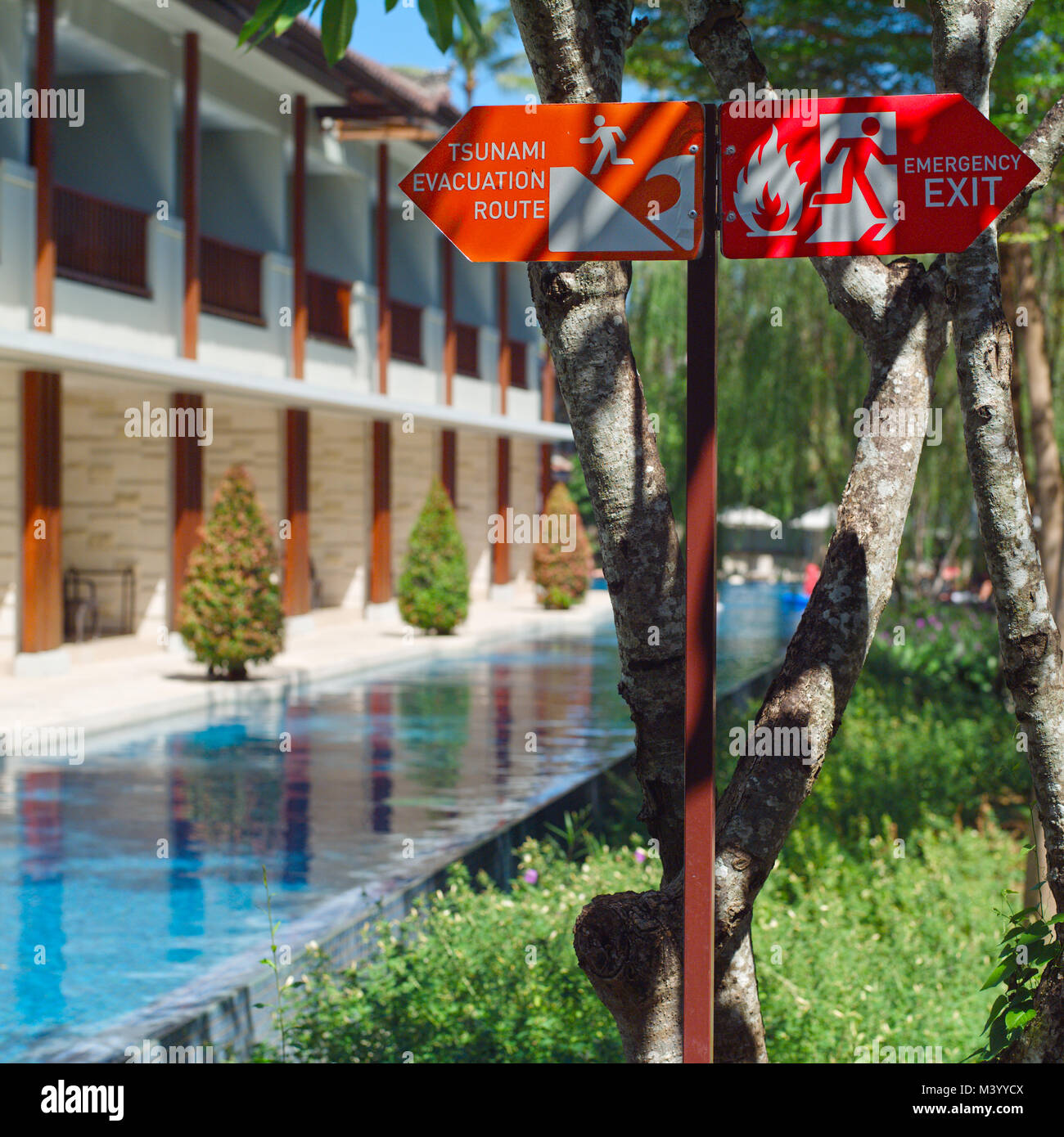 Tsunami escape route sign. Emergency exit. Hotel warning sign Stock ...