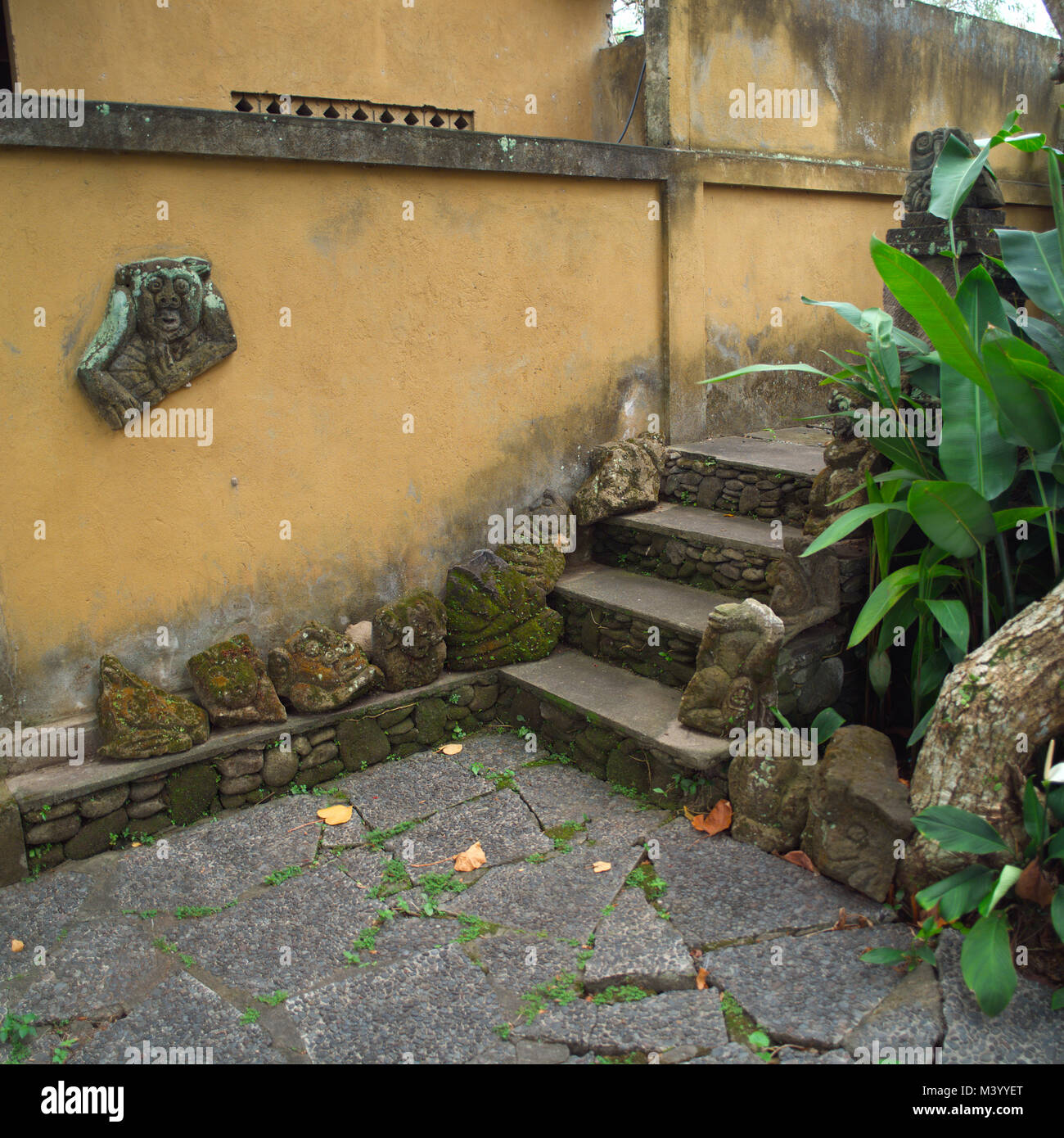 Entrance to balinese house hi-res stock photography and images - Alamy