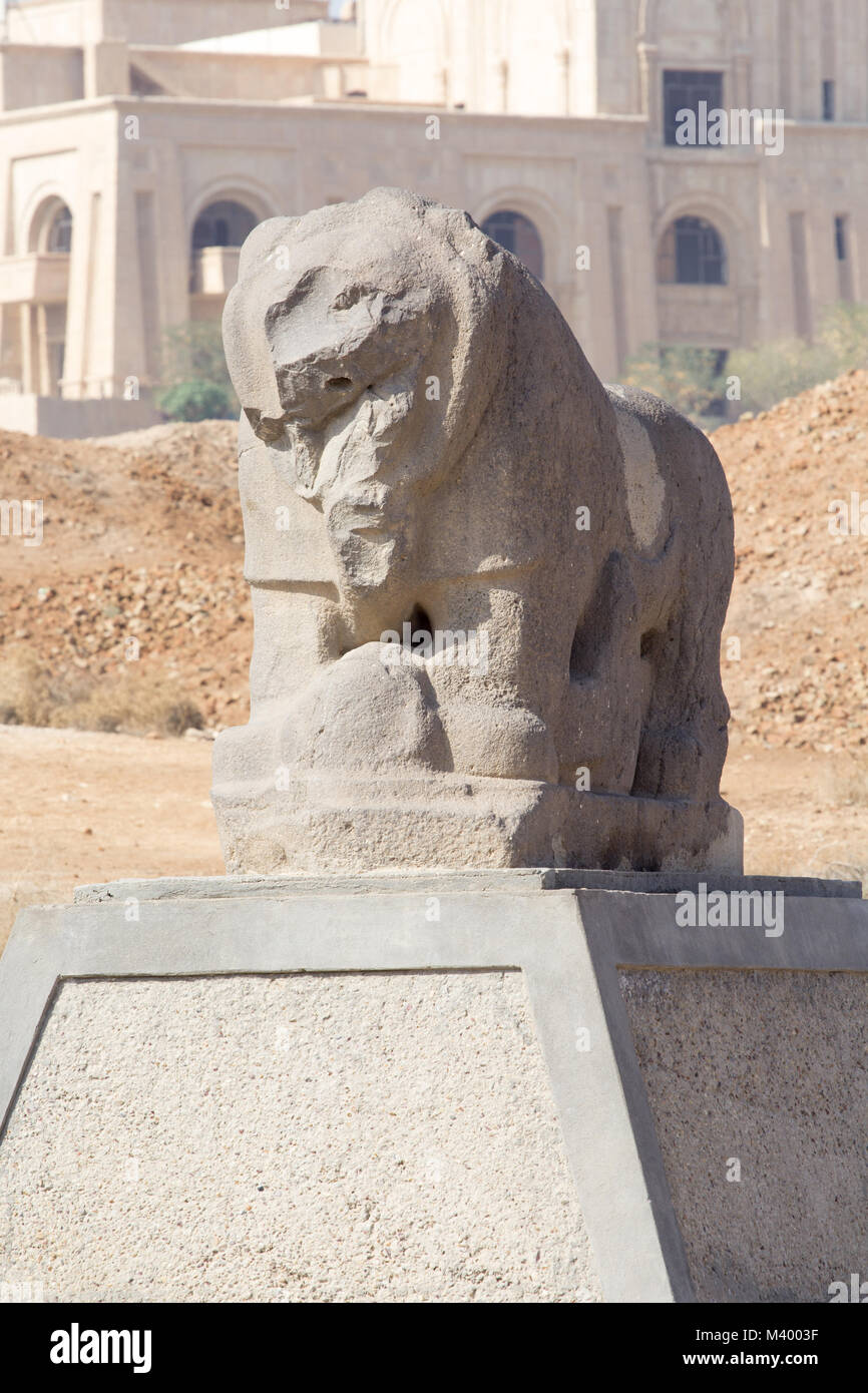 Picture of statue of the lion of Babylon in the ancient city of Babylon ...