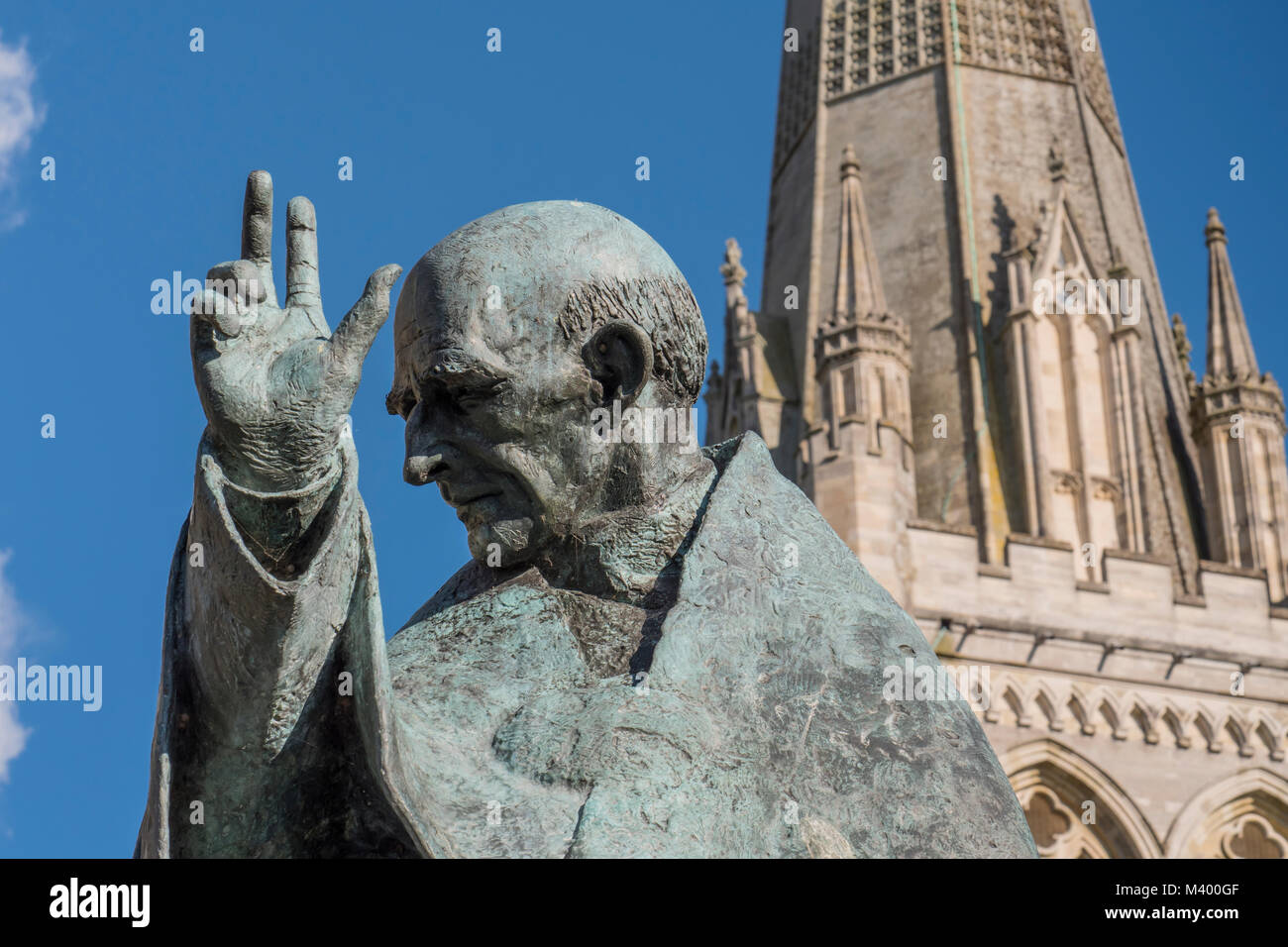 Statue of st richard hi-res stock photography and images - Alamy