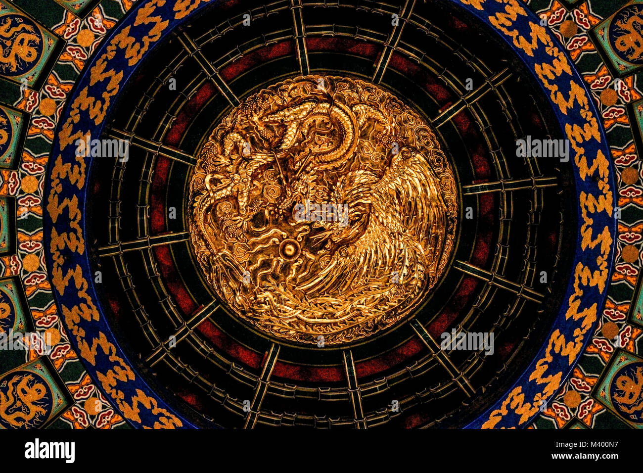 Dragon symmetrical hi-res stock photography and images - Alamy