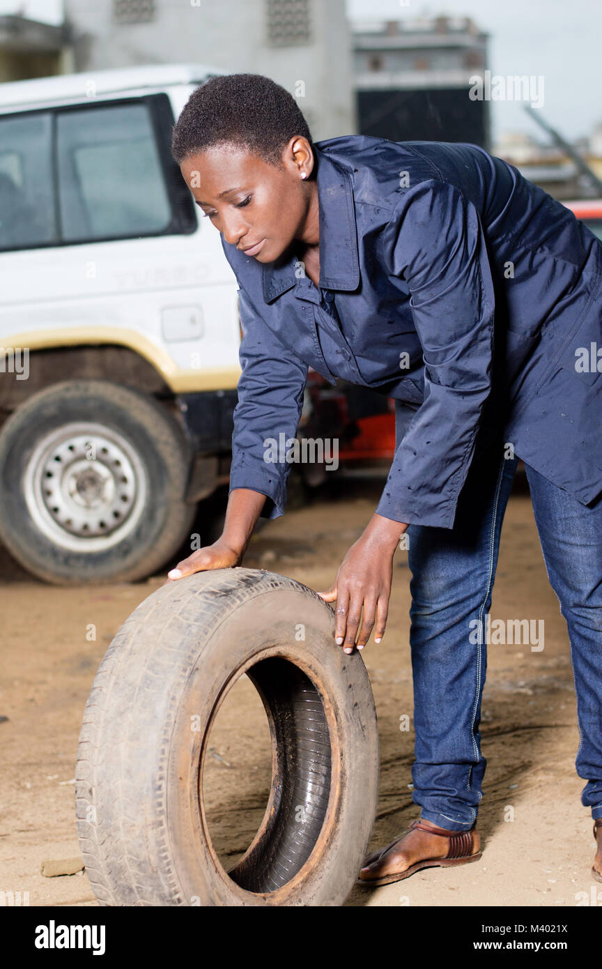 African american female car mechanic hi-res stock photography and ...