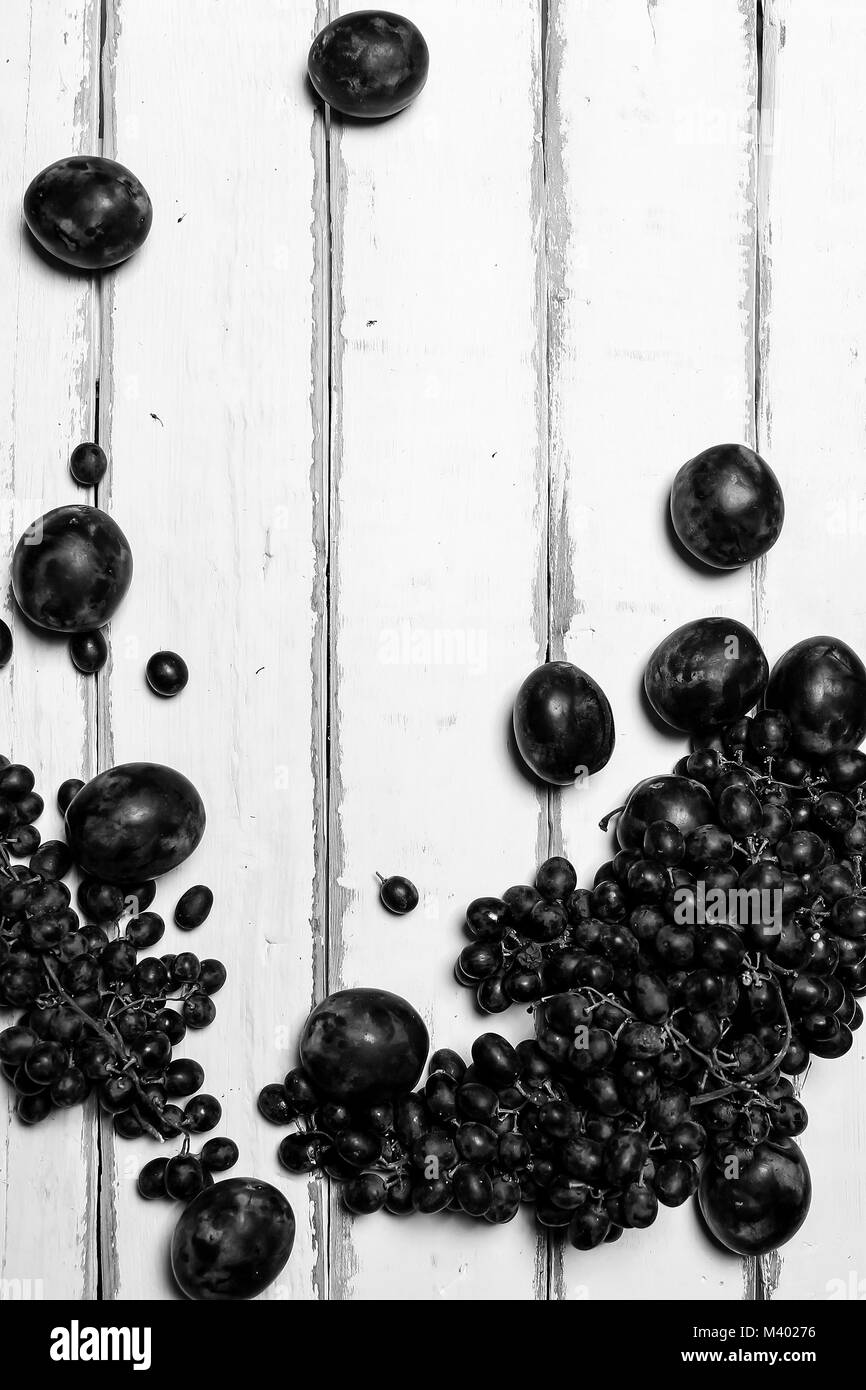 Natural organic grapes rustic Black and White Stock Photos & Images - Alamy