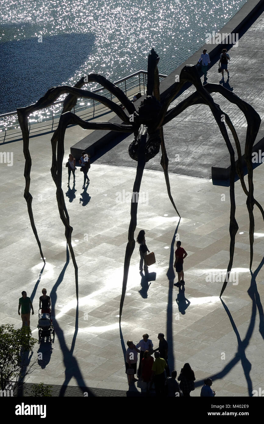 Bilbao maman giant spider sculpture hi-res stock photography and images ...
