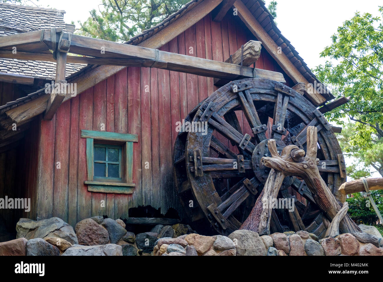 Old water wheel hi-res stock photography and images - Alamy
