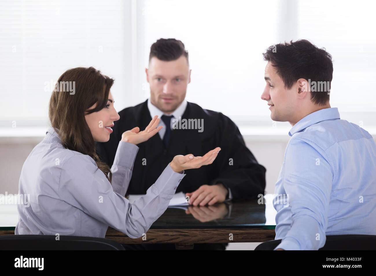 Lawyer arguing jury hi-res stock photography and images - Alamy