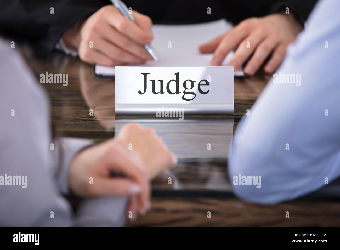Defendant court judge hi-res stock photography and images - Alamy