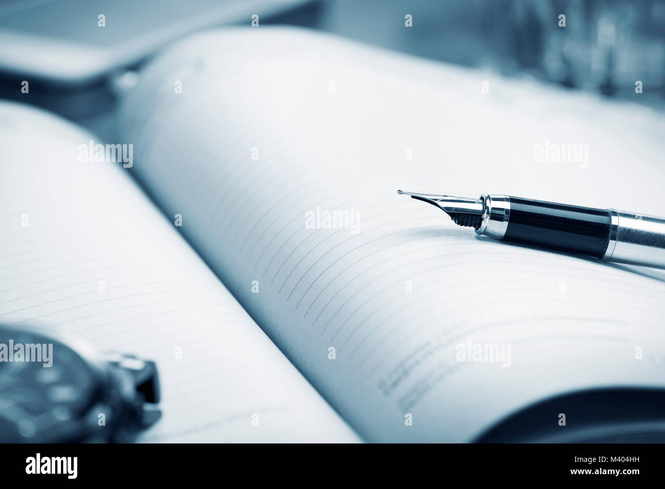Fountain pen and paper hi-res stock photography and images - Alamy