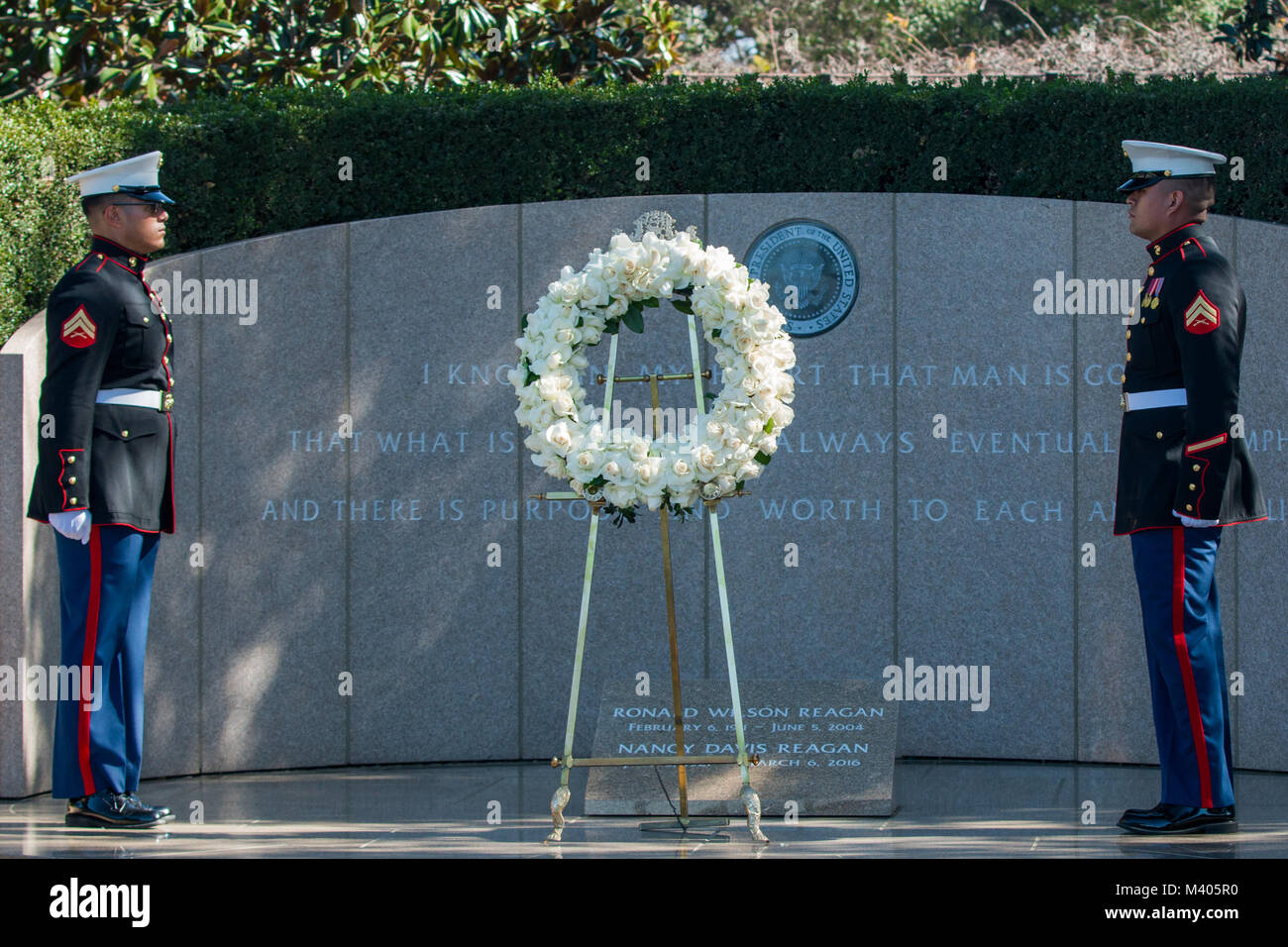 Ronald reagan wreath laying ceremony hi-res stock photography and ...