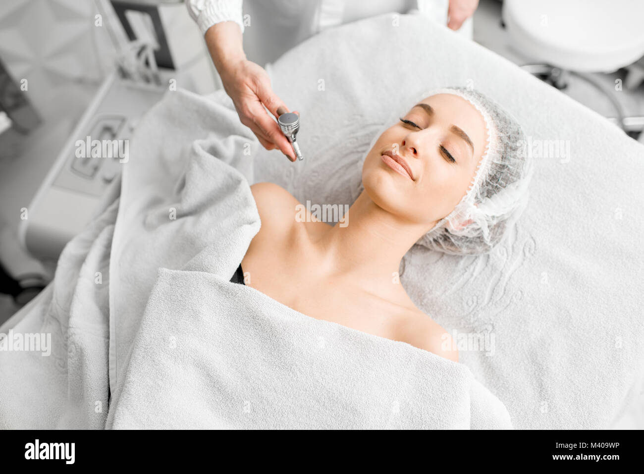 Hydration skin hi-res stock photography and images - Alamy