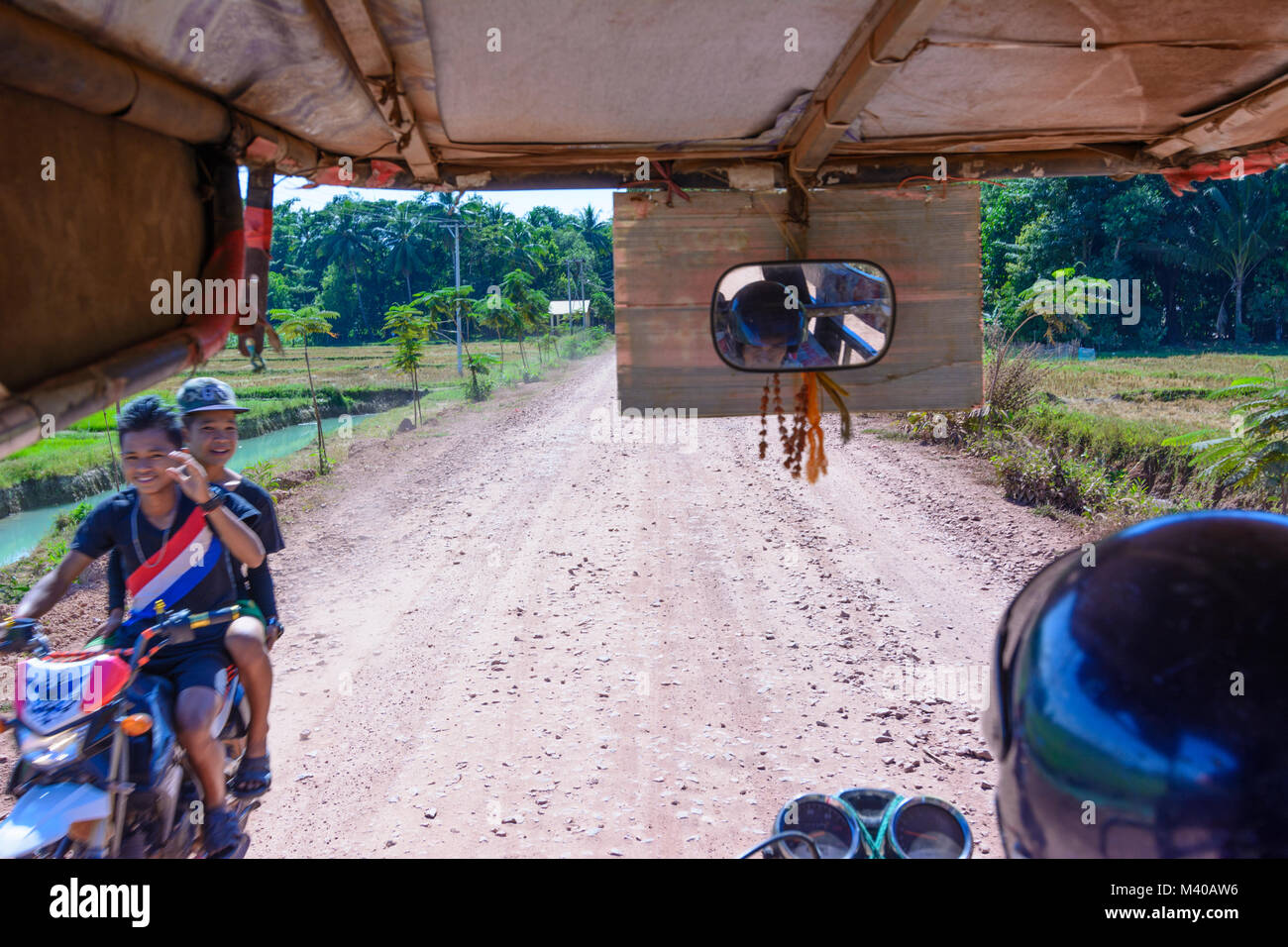 Hpa-An: Tuk-tuk (Thone Bee) taxi sidecar, motorbike, , Kayin (Karen ...