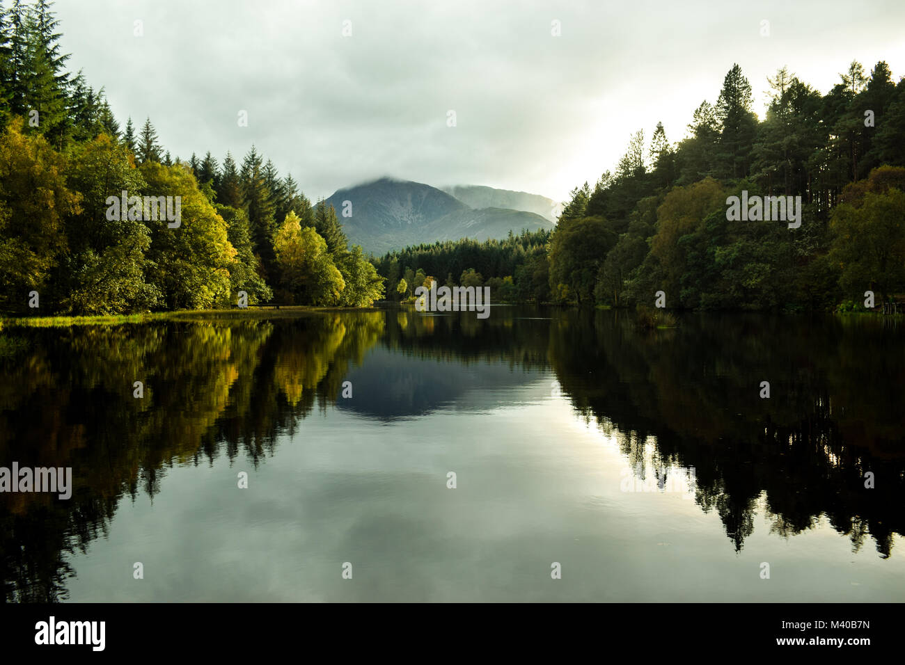 View still waters mirror hi-res stock photography and images - Alamy