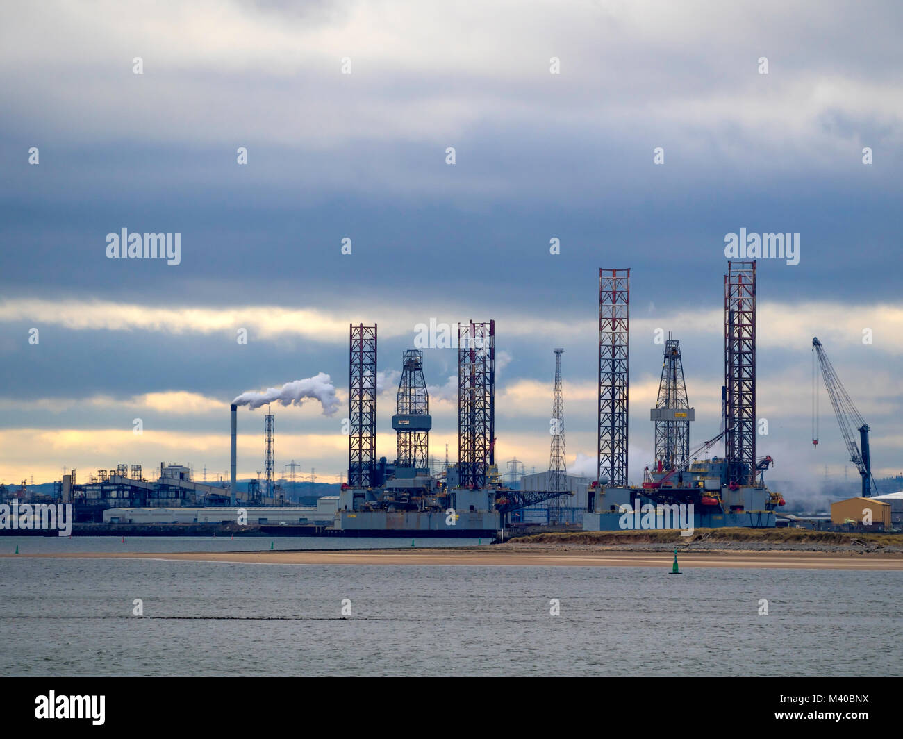 Jack up drilling rig hi-res stock photography and images - Alamy