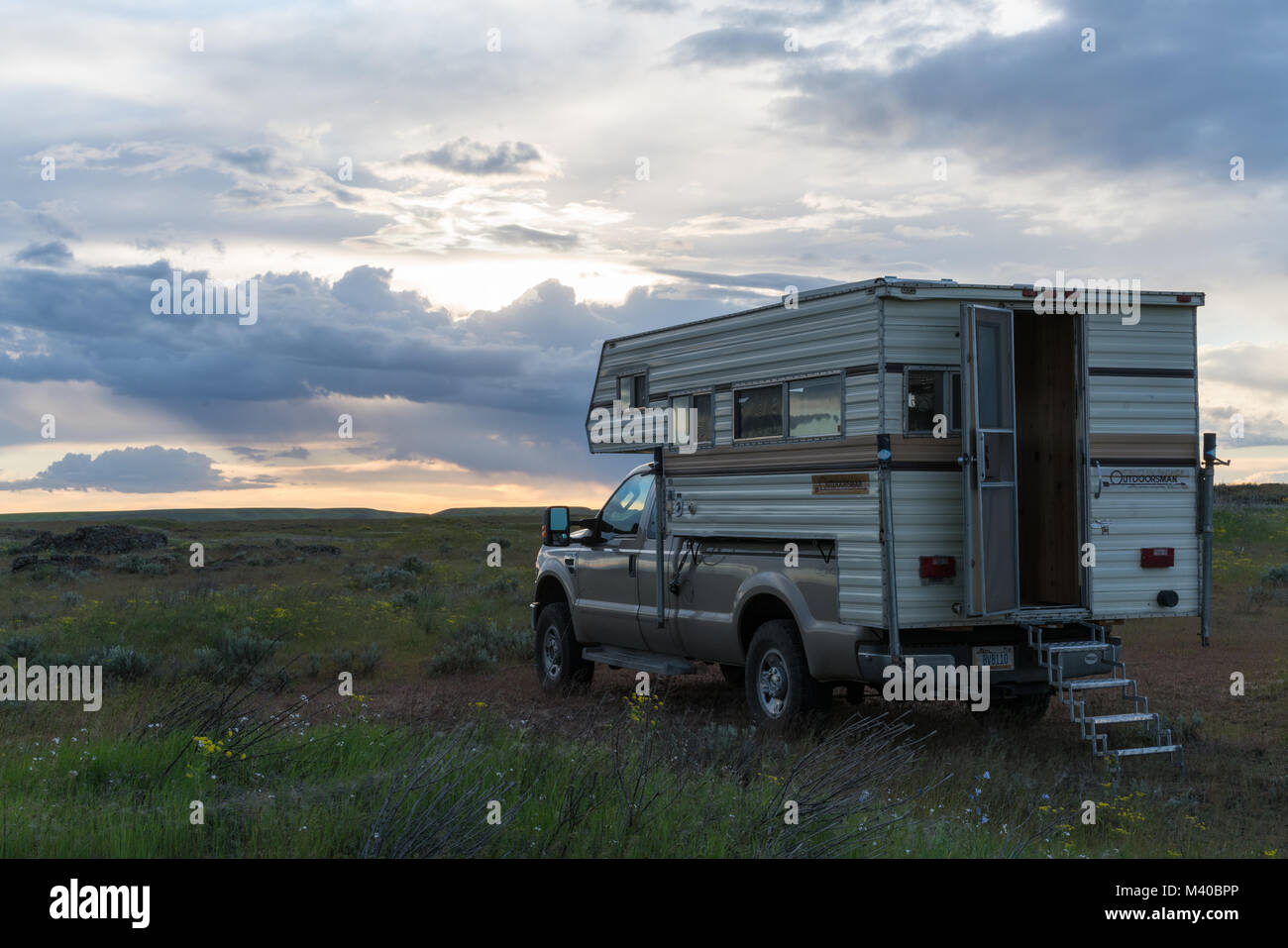 Ford f250 longbox camper hi-res stock photography and images - Alamy