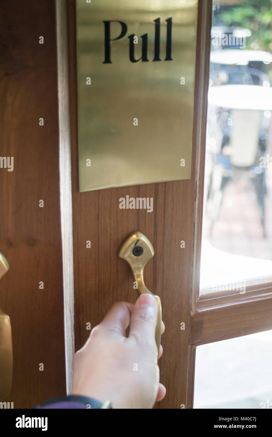 Glass door pull handle hi-res stock photography and images - Alamy
