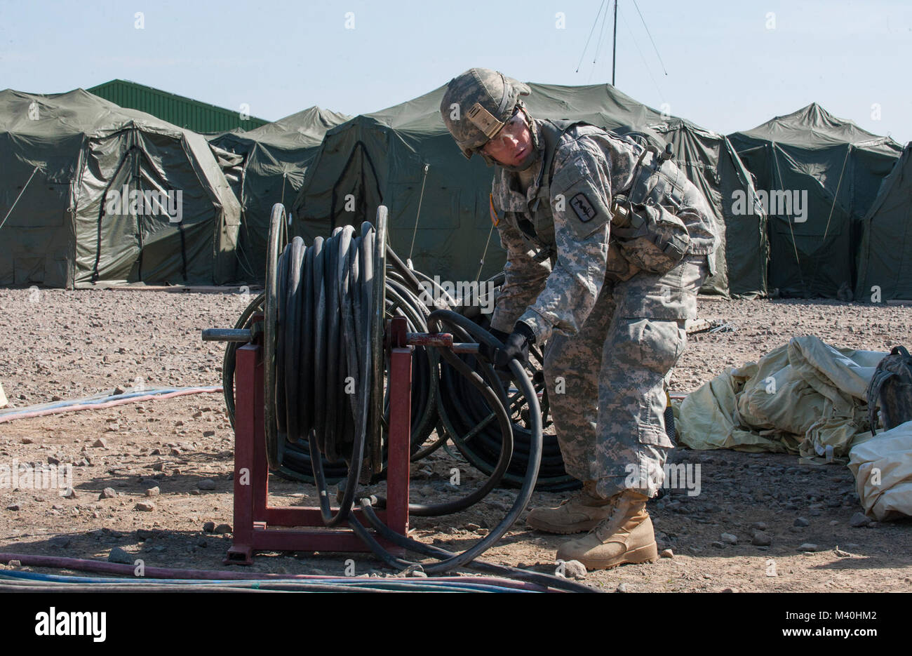 Members of the 212th Combat Support Hospital (CSH) build a fully ...