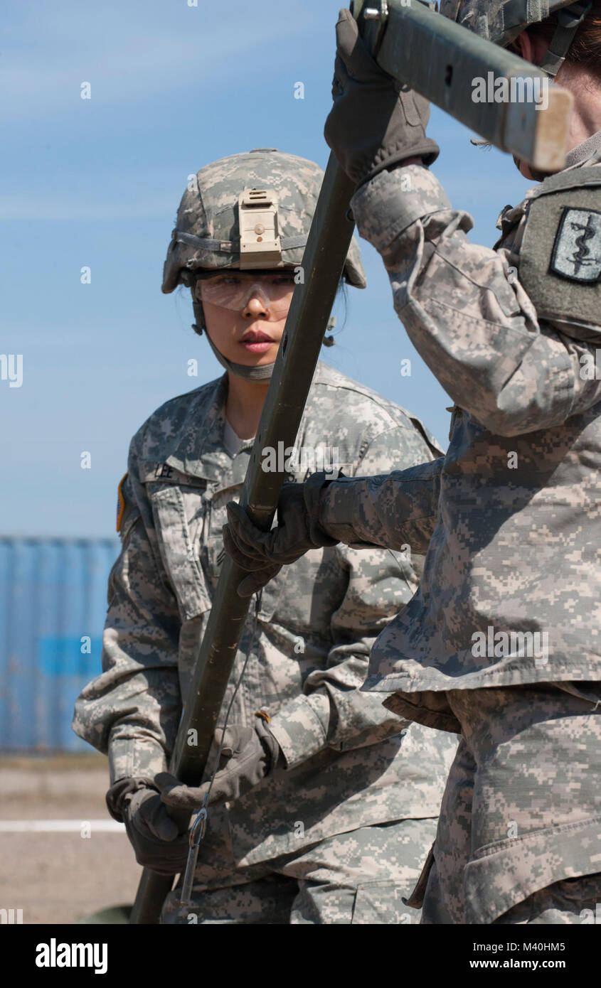 Members of the 212th Combat Support Hospital (CSH) build a fully ...