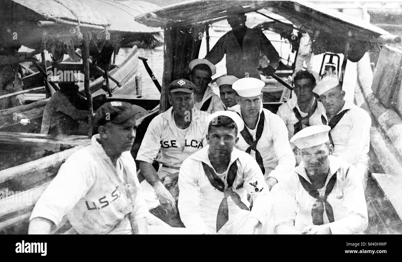 NH 77142: USS Elcano (PG-38), Ship’s Baseball Team going ashore in ...