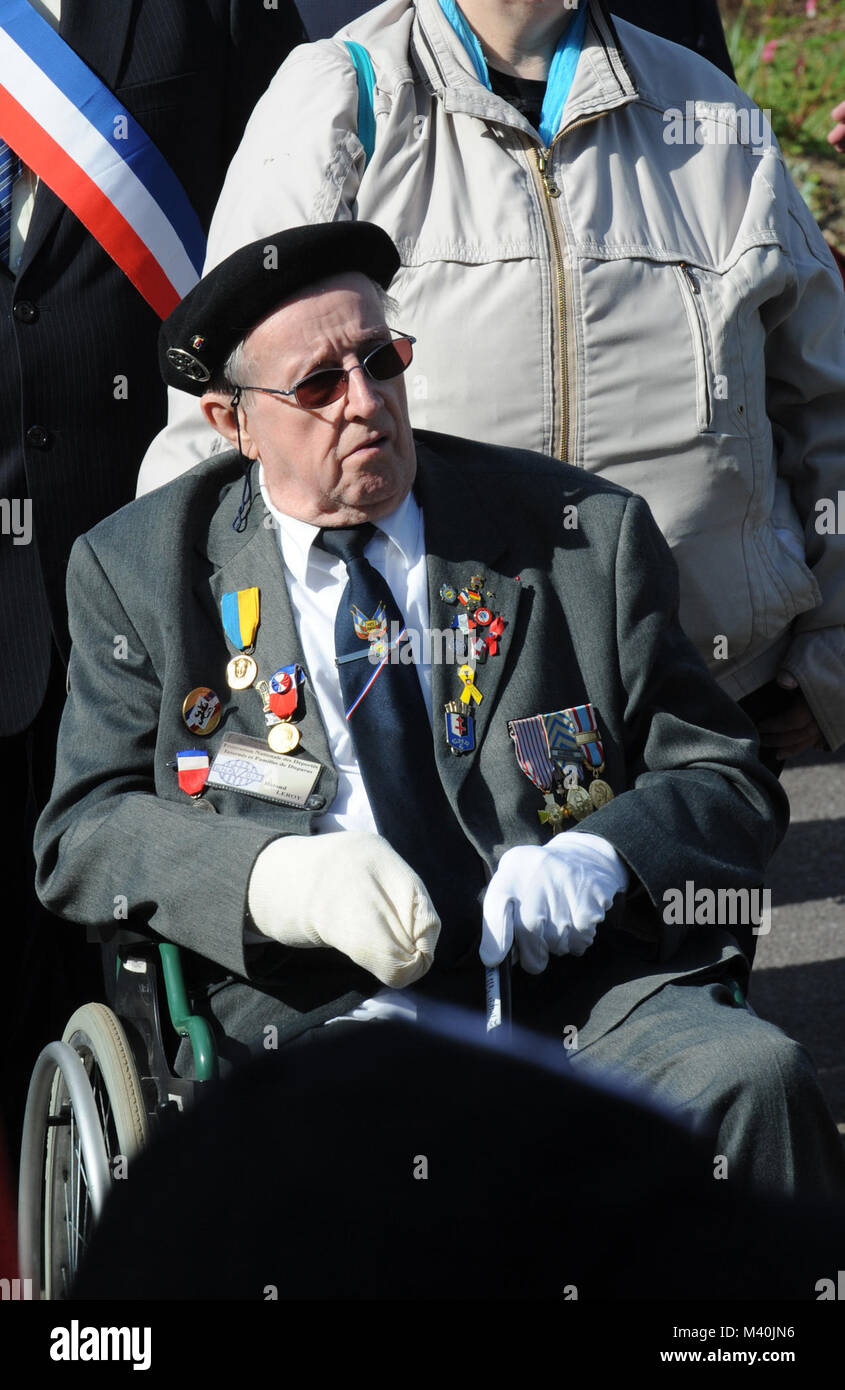 1945 american military members on hi-res stock photography and images ...