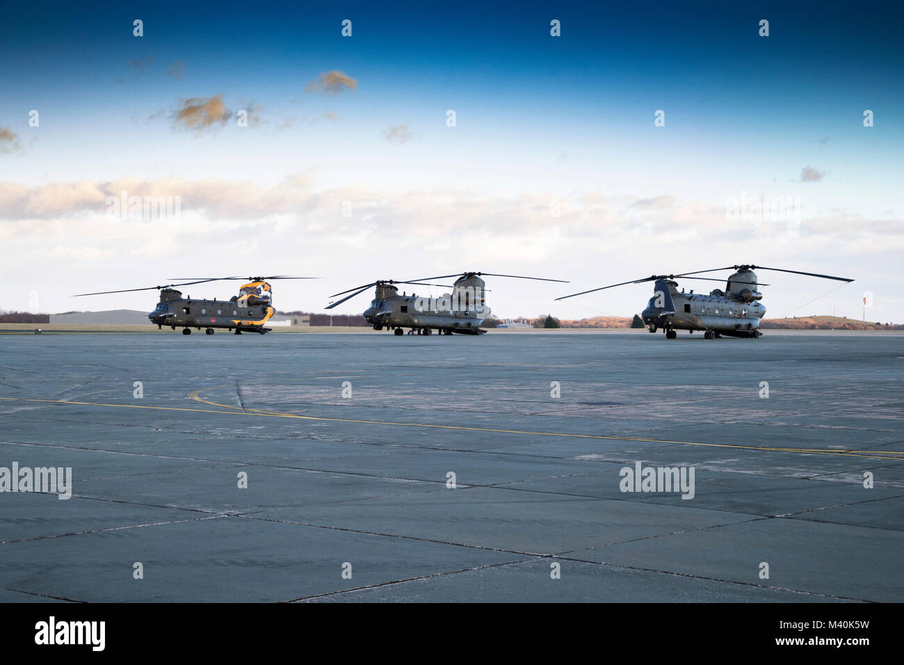 Chinook helicopters hi-res stock photography and images - Alamy