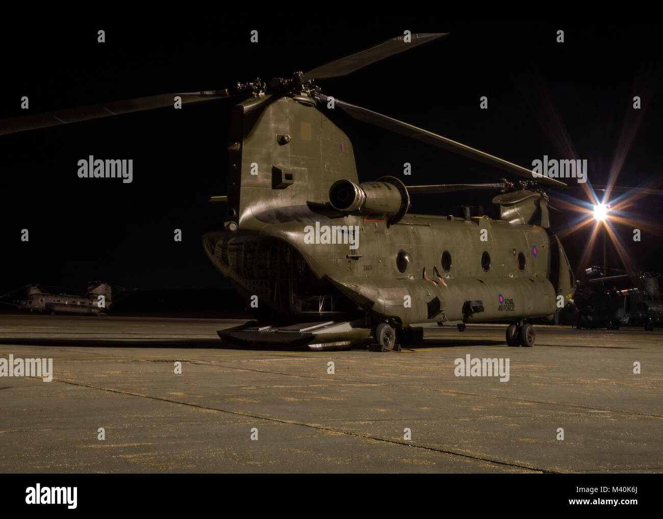 Boeing Chinook HC2 Helicopter operated by the RAF Stock Photo - Alamy