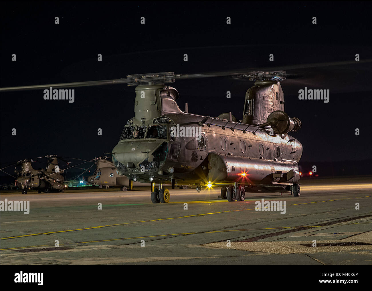 Boeing Chinook HC2 Helicopter operated by the RAF Stock Photo - Alamy