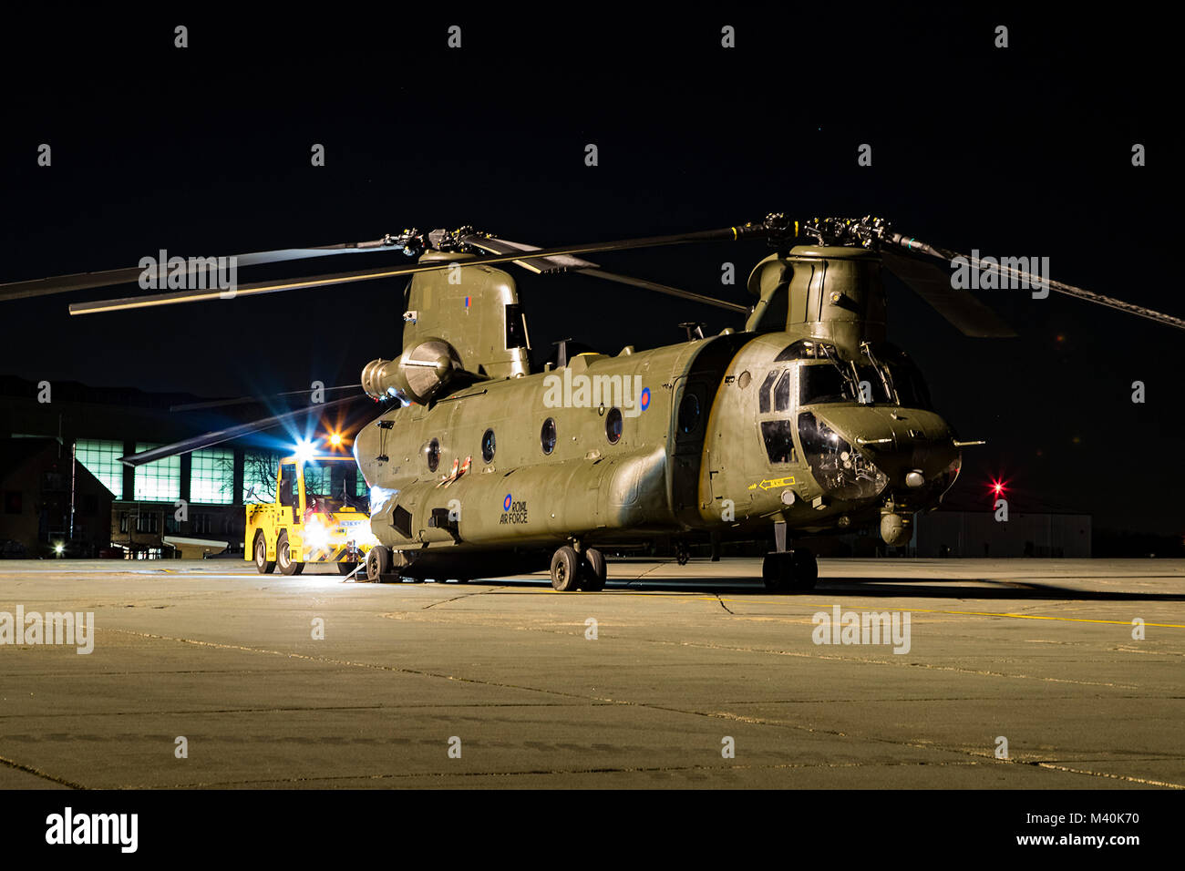 Boeing Chinook HC2 Helicopter operated by the RAF Stock Photo - Alamy