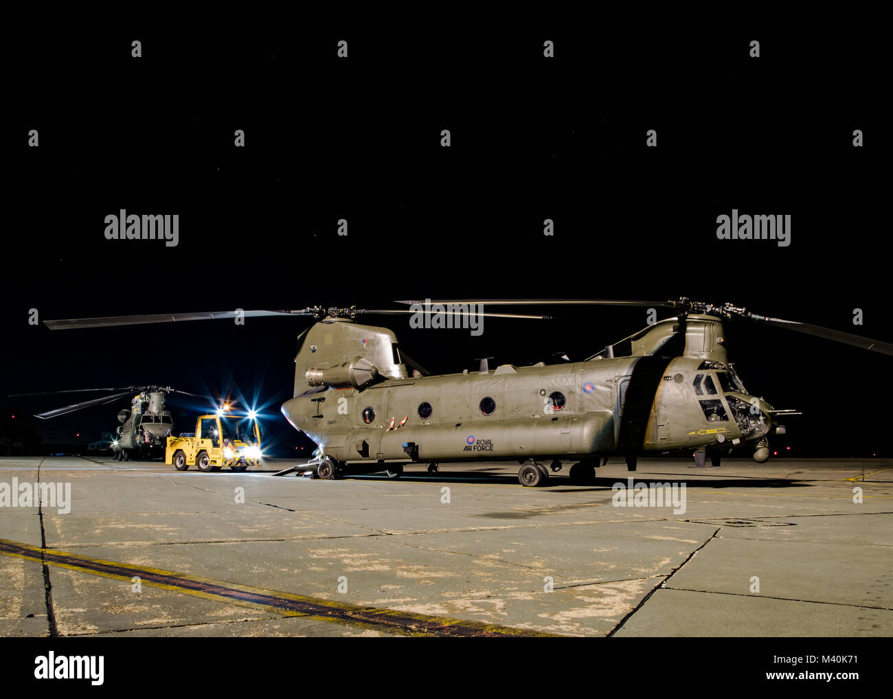 Boeing Chinook HC2 Helicopter operated by the RAF Stock Photo - Alamy