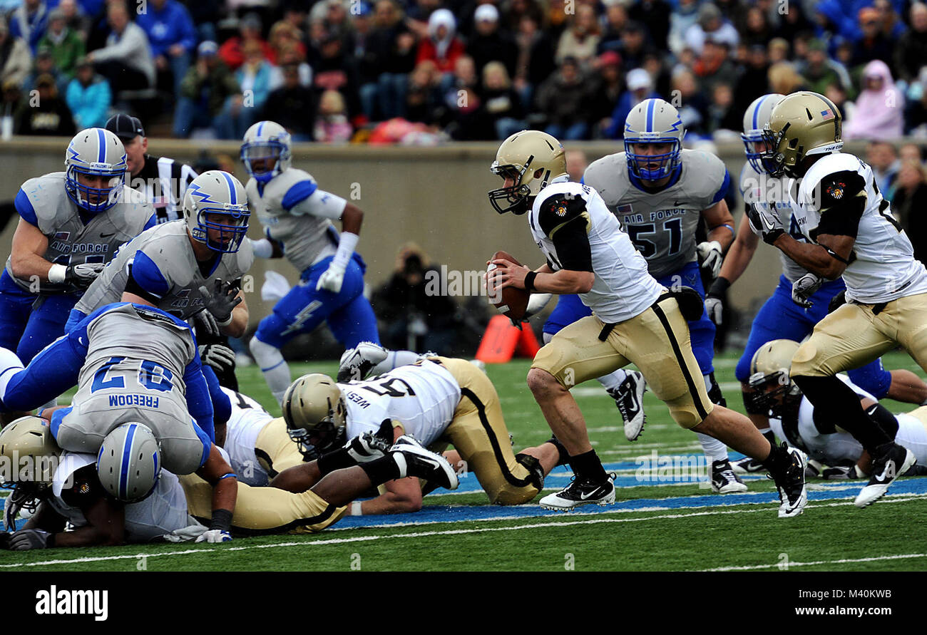 The U.S. Air Force Academy defense closes in on Army quarterback Max ...