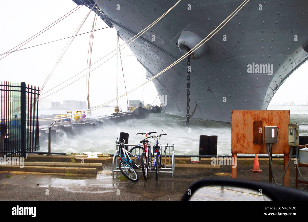 The US Navy (USN) Wasp Class Amphibious Assault Ship USS KEARSARGE (LHD ...