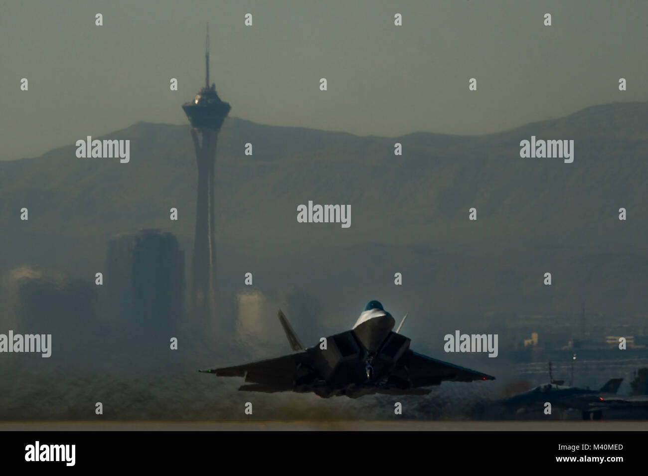 F-22 Raptor (U.S. Air Force photo/Airman 1st Class Daniel Hughes) F-22 ...