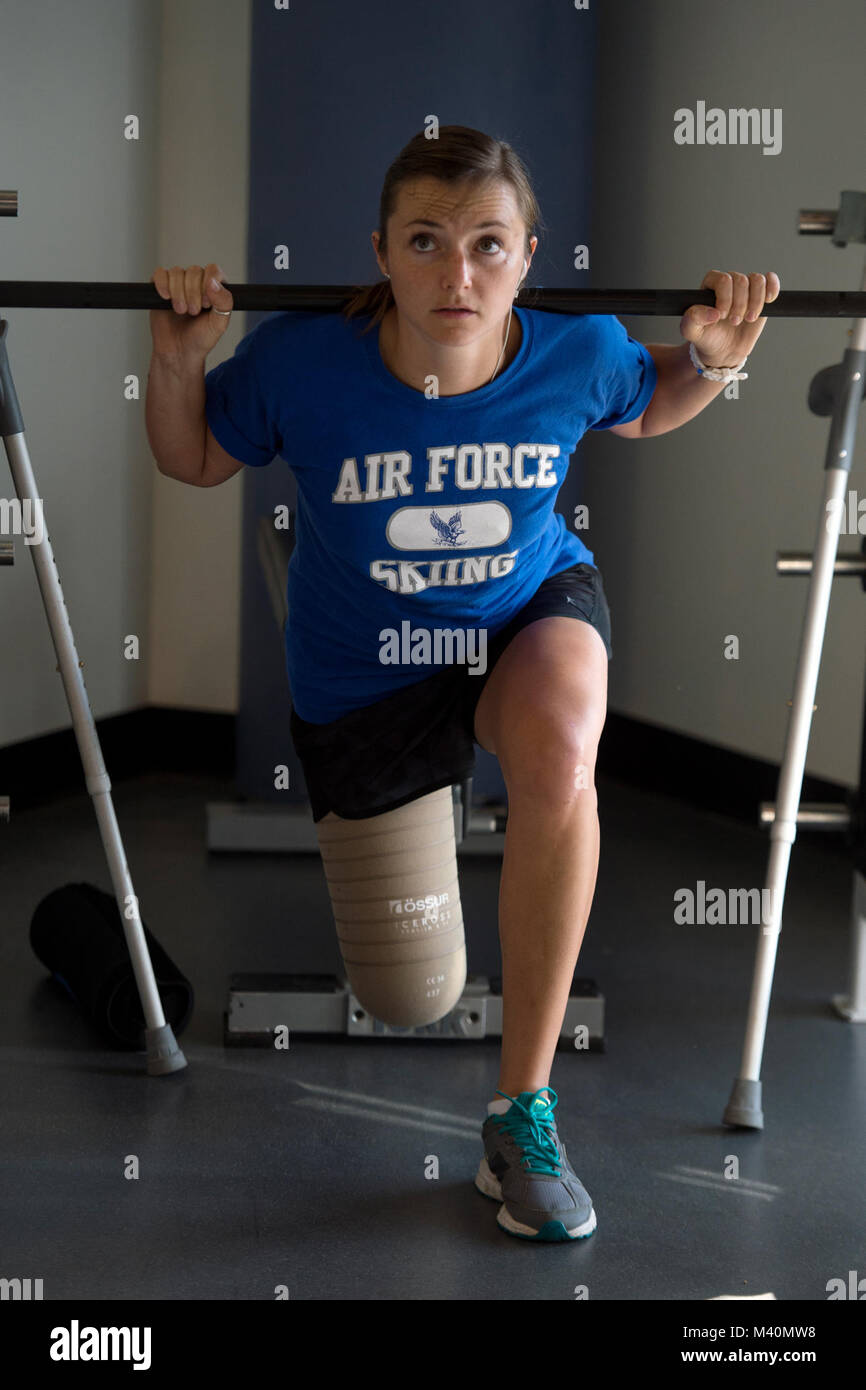 Above knee amputation hi-res stock photography and images - Alamy