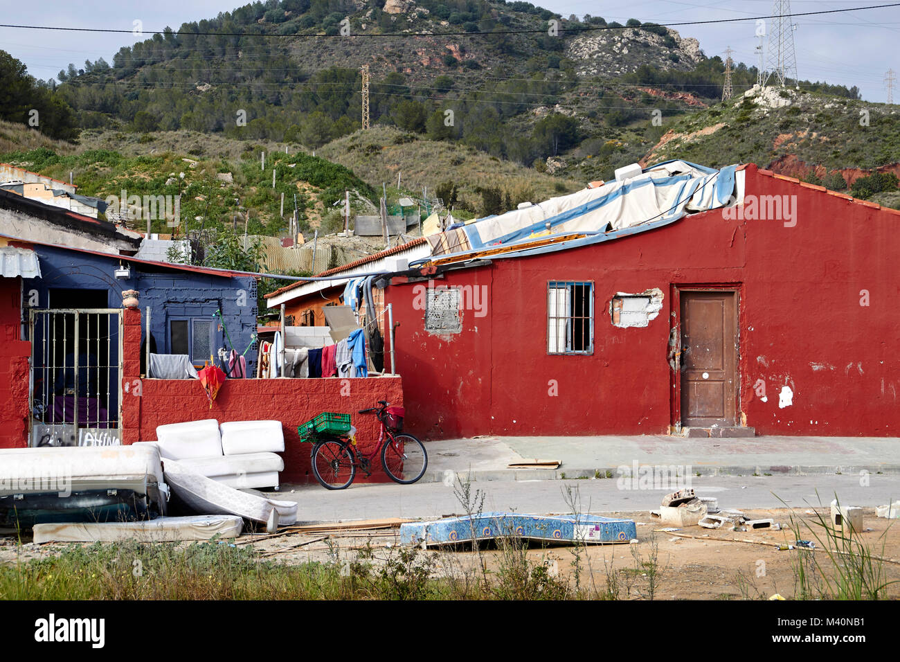 Makeshift roof hi-res stock photography and images - Alamy