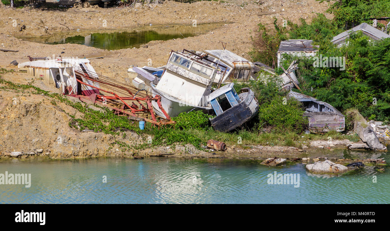 Smashed boats hi-res stock photography and images - Alamy
