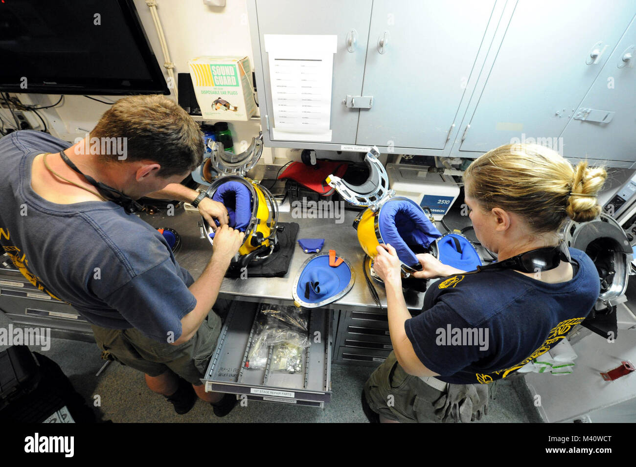 Dive inspections hi-res stock photography and images - Alamy