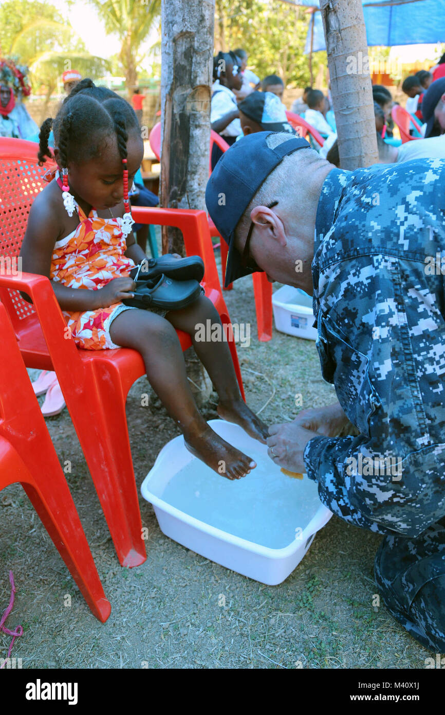 150902-A-BK746-060 SANTA ROSA DE AGUAN, Honduras (Sept. 2, 2015) Capt ...