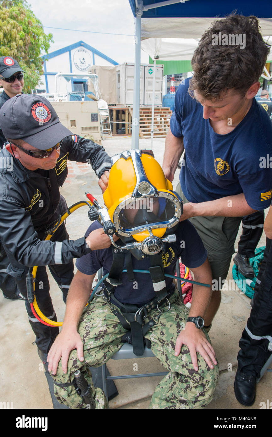 {150921-N-BJ295-094} CARTAGENA, Colombia (Sept. 21, 2015) Navy Diver ...
