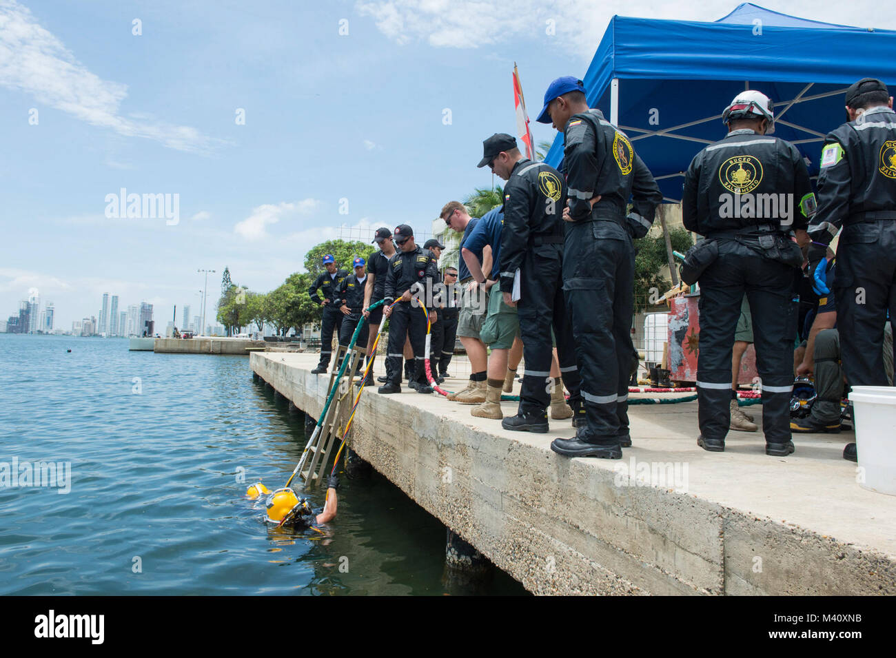 {150921-N-BJ295-152} CARTAGENA, Colombia (Sept. 21, 2015) Navy Diver ...
