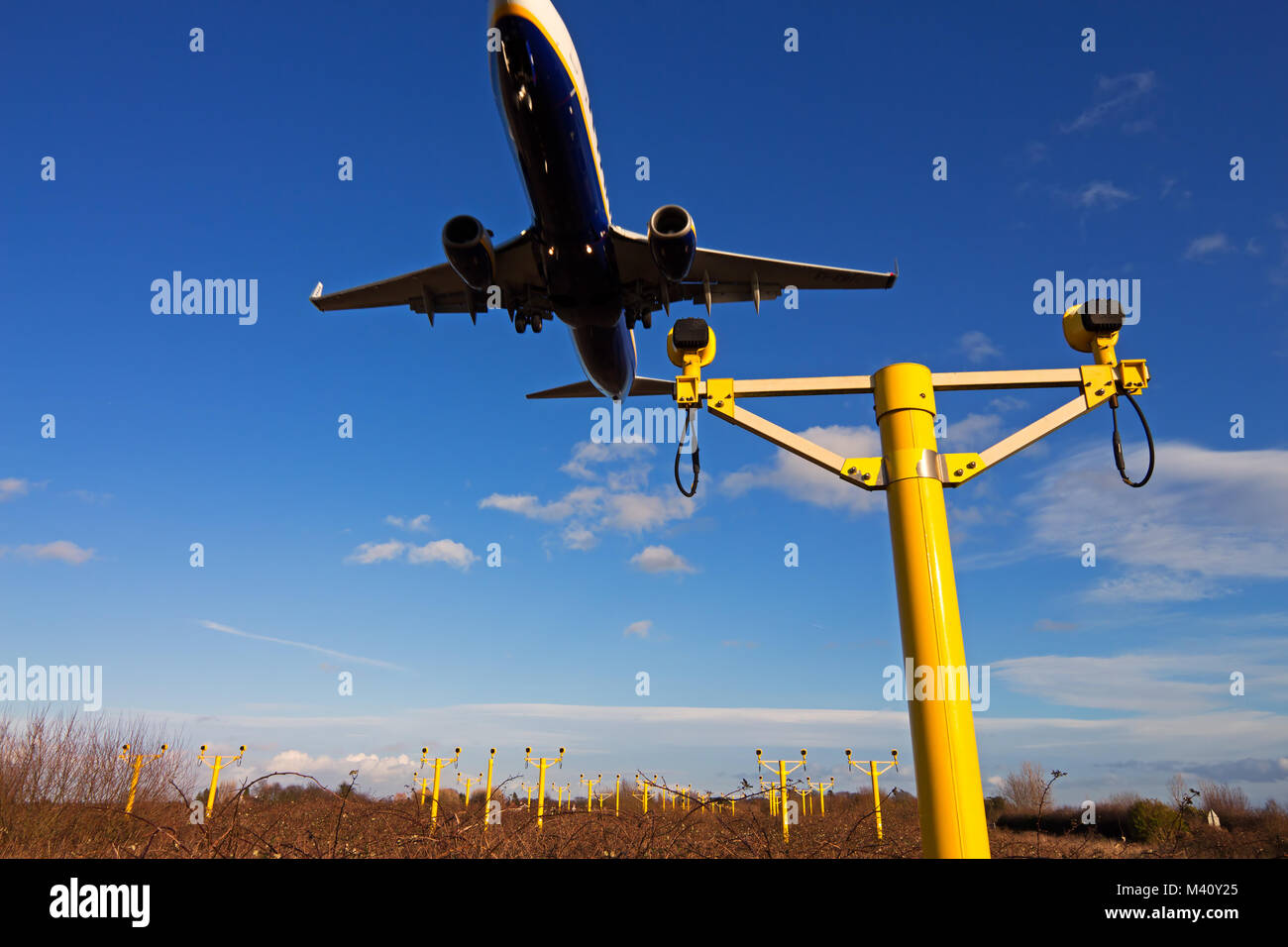 Approach lighting system hi-res stock photography and images - Alamy