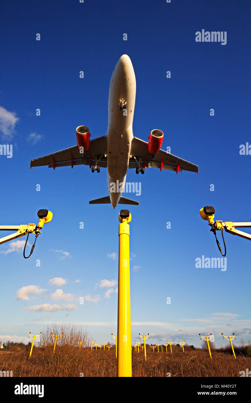 Approach lighting system hi-res stock photography and images - Alamy