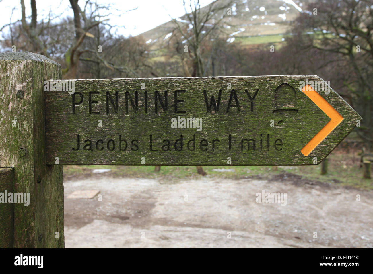 Pennine Way footpath sign to Jacobs Ladder, Edale, Peak District ...