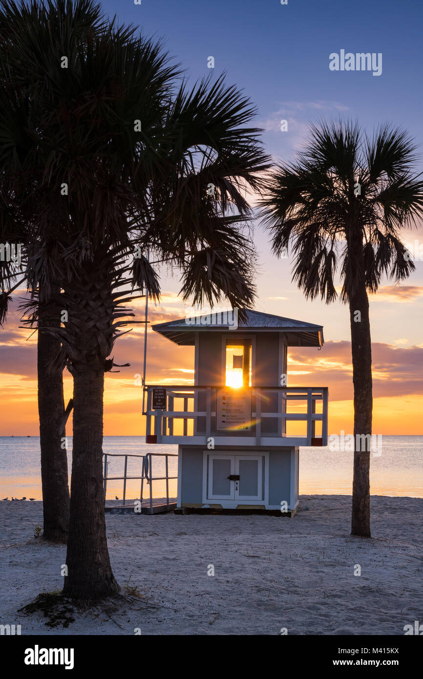 Sunset on the Gulf of Mexico along a lifeguard shack in Fred Howard ...