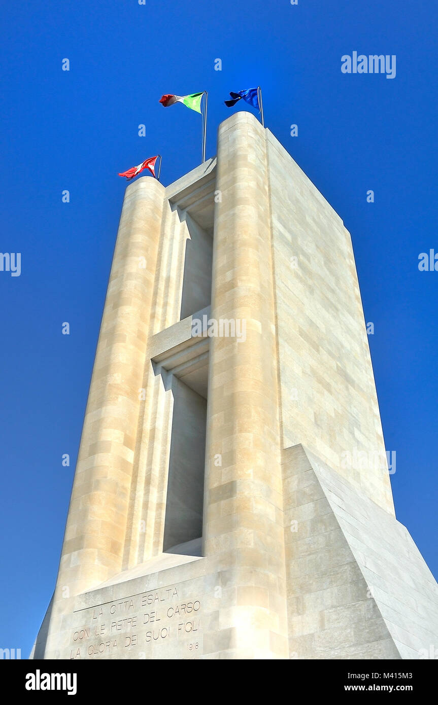 A view of the war memorial at Como, Italy Stock Photo - Alamy