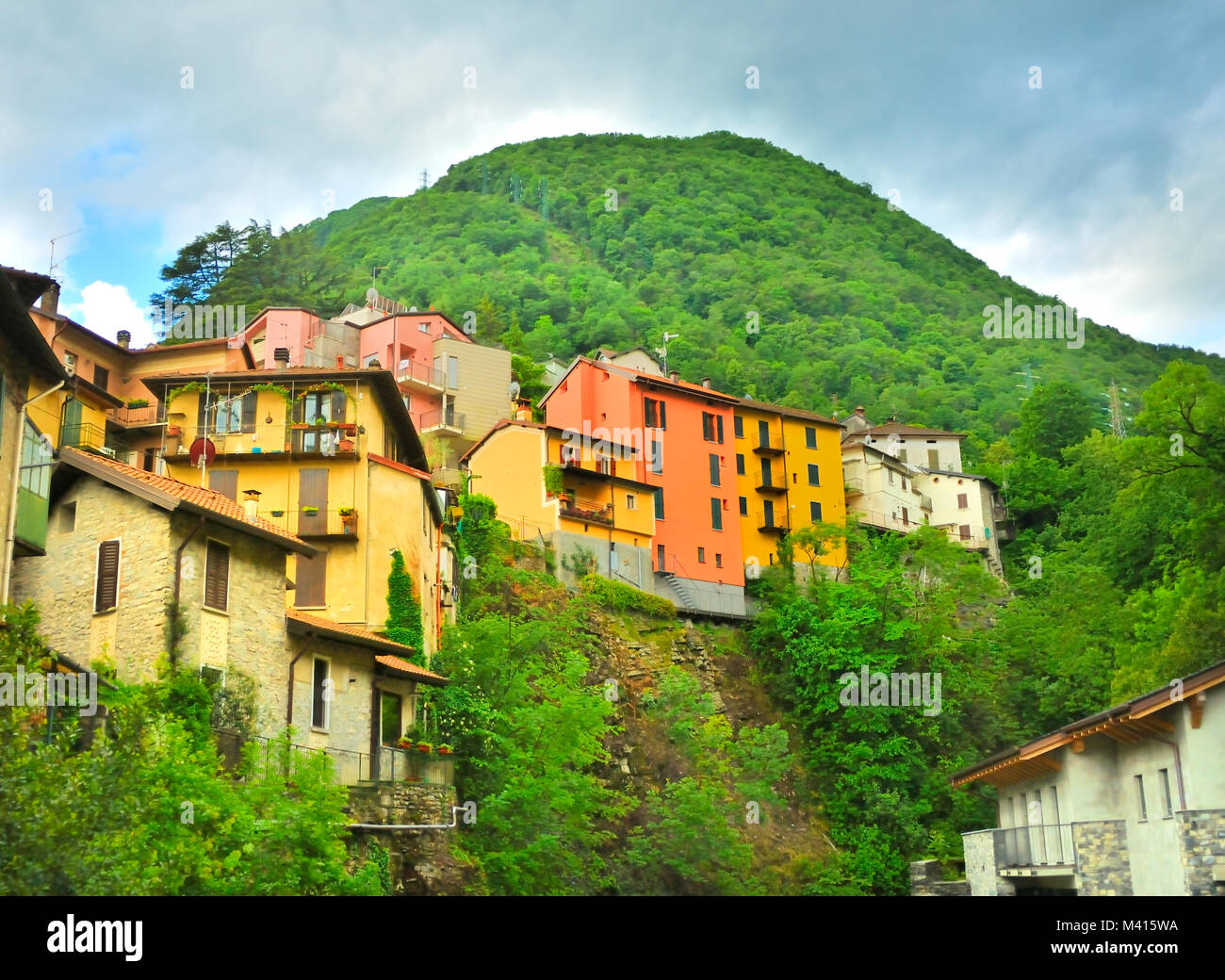 Houses built on hillside hi-res stock photography and images - Alamy