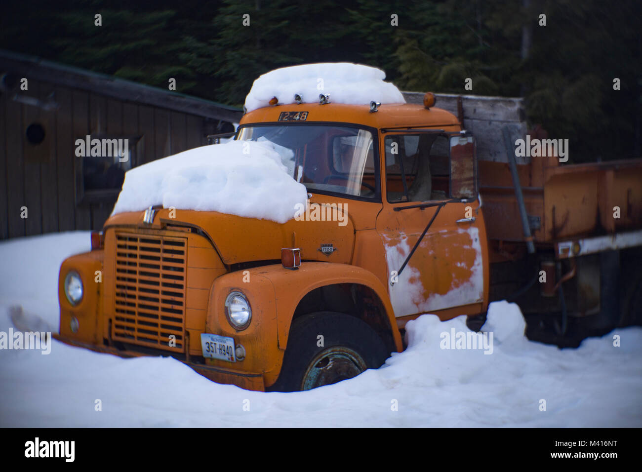 1970 international loadstar 1700a dump truck hi-res stock photography ...