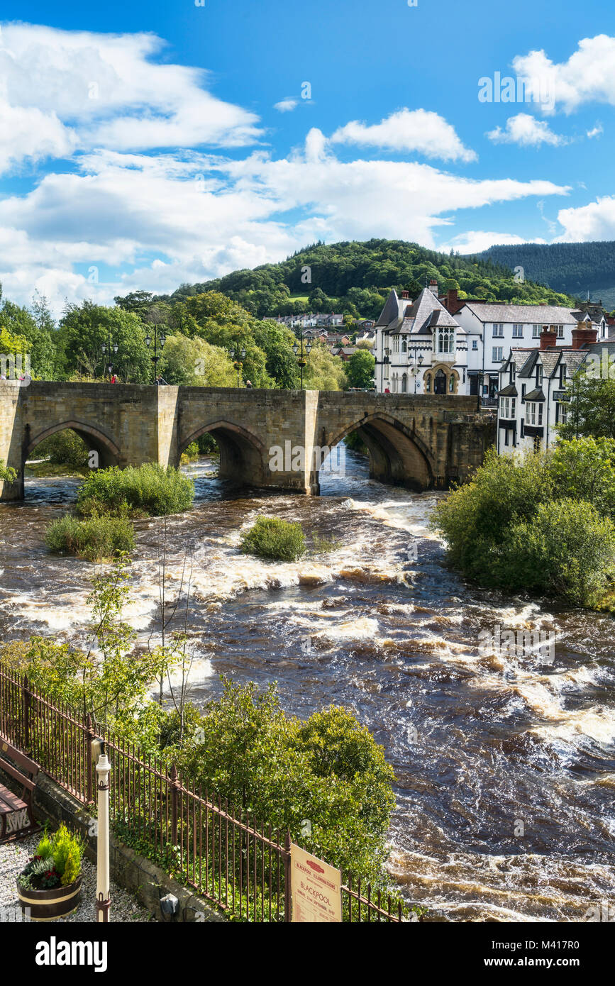 Llangollen river dee denbighshire hi-res stock photography and images ...