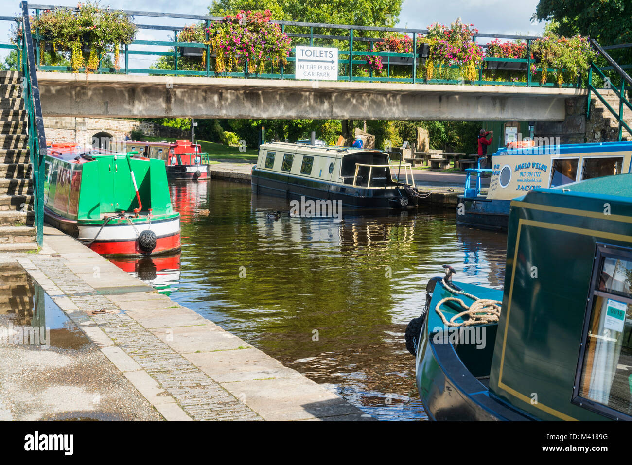 Llangollen canal, Boat centre, Pontcysyllte aqueduct, Viaduct ...