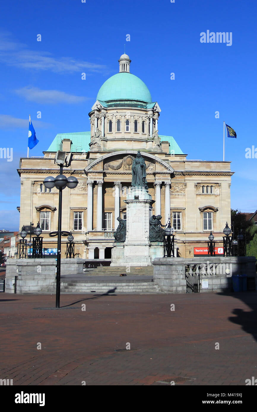 Queen Victoria Statue Hull City Centre High Resolution Stock ...