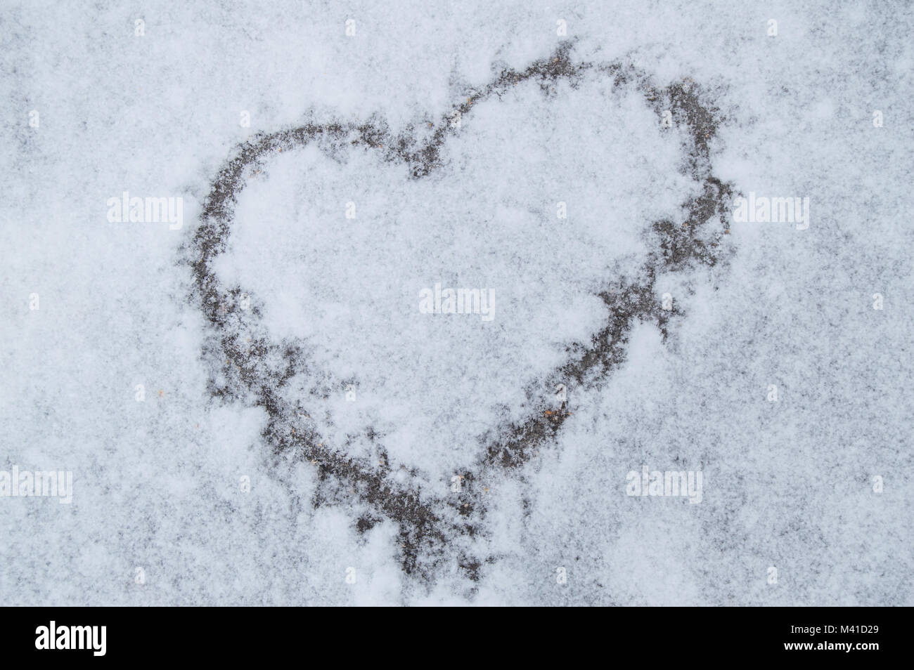 Heart pattern on fresh snow texture background, Valentine's day ...