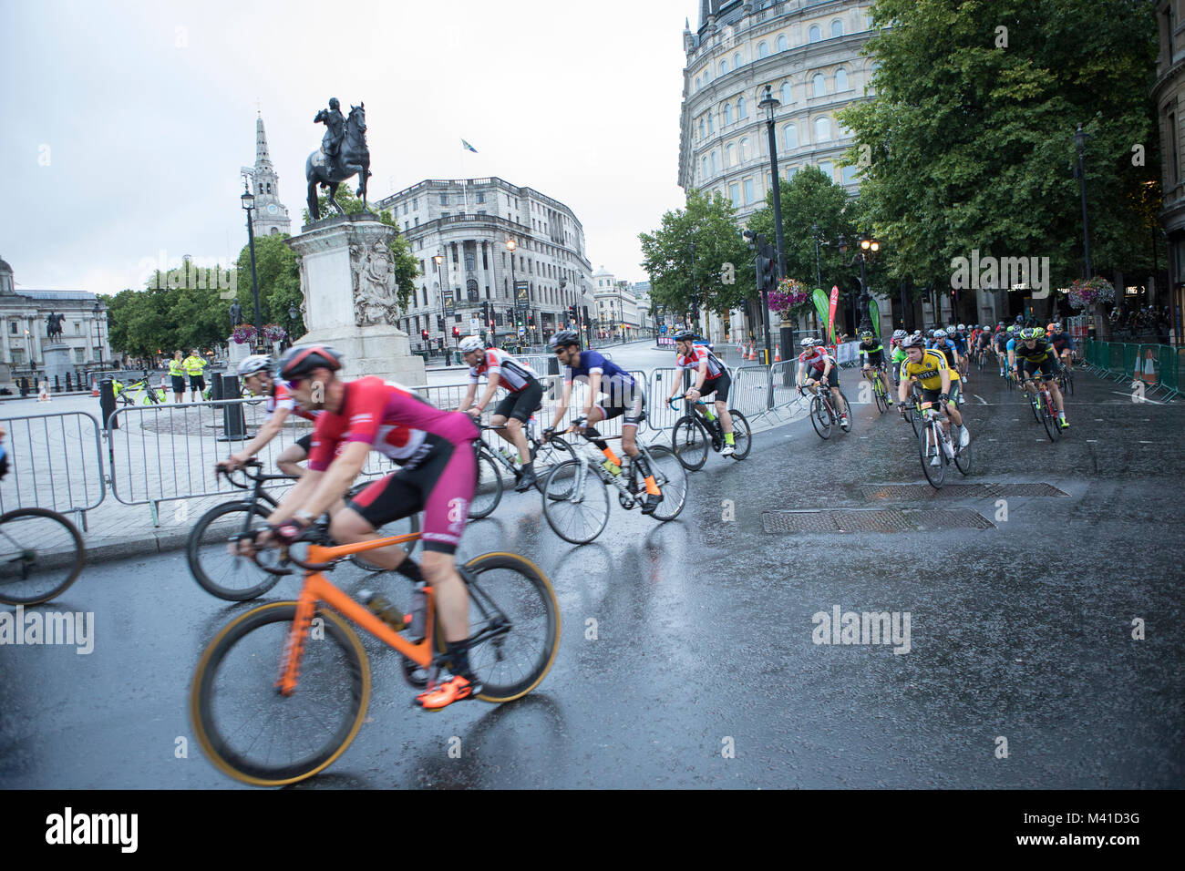 London surrey 100 bike ride sun hi-res stock photography and images - Alamy
